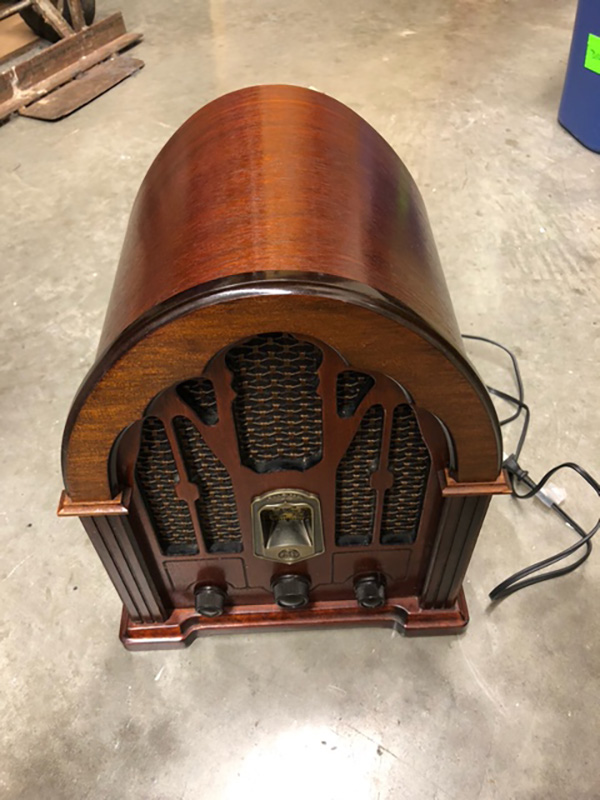 Old Tabletop Radio (Brown) - Props Inventory